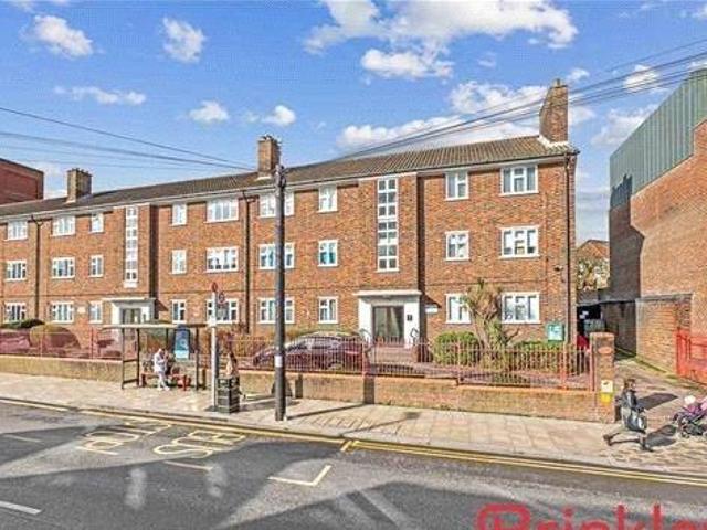 Wimbledon Park Court, London, 2 Bedroom Apartment