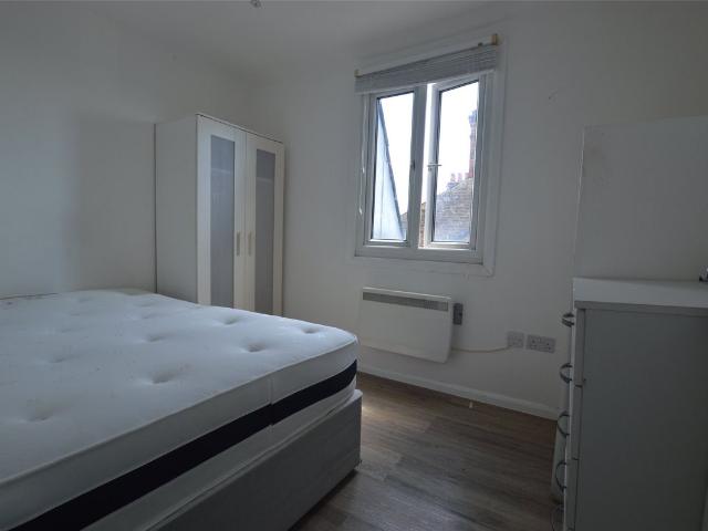 Wimbledon Park Road, London SW18, 2 bed flat to rent, £2,100 pcm | PrimeLocation