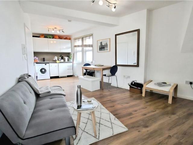 Wimbledon Park Road, London, SW18 5RJ