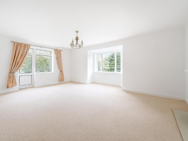 Wimbledon Park Side, London, SW19 4 bed flat to rent £2,900 pcm £669 pw