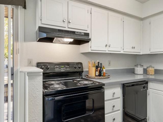 Wimbledon Place 2 Bedroom Apartment for Rent at 7605 E 49th St, Tulsa, OK 74145