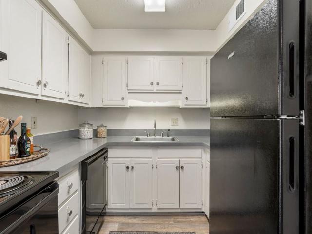 Wimbledon Place 2 Bedroom Apartment for Rent at 7605 E 49th St, Tulsa, OK 74145