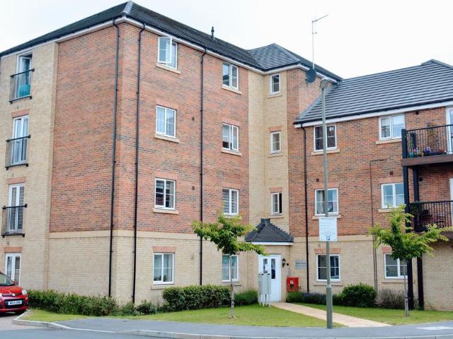 Winter Close, Epsom, Surrey KT17, 2 bed flat to rent, £1,675 pcm | PrimeLocation