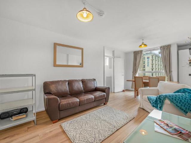 Winter Garden House, 2 Macklin. 1 bed flat to rent £3,250 pcm £750 pw