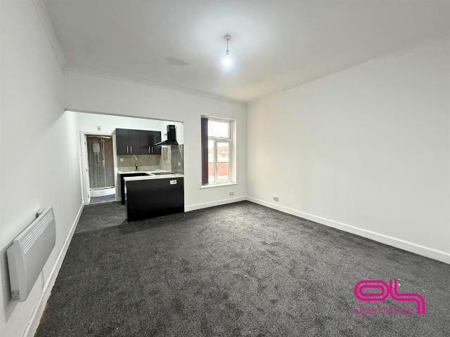 Winter Hey Lane, Horwich, Bolton BL6, 1 bed flat to rent, £725 pcm | PrimeLocation