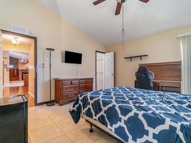 Winter Springs House with Dining area. Modern & spacious