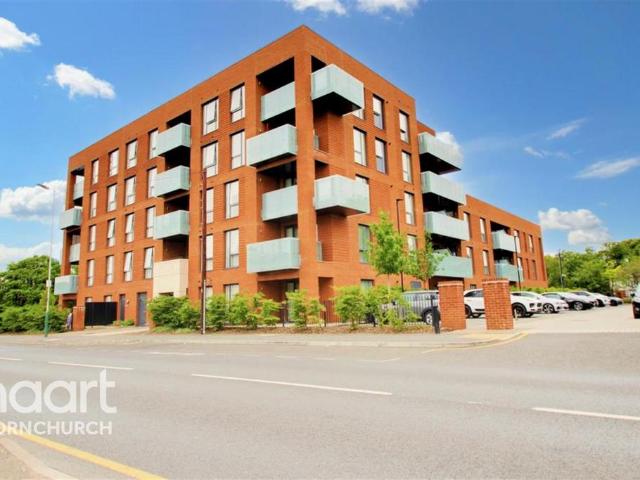 Winterberry Court, RM11 2 bed flat to rent £1,800 pcm £415 pw
