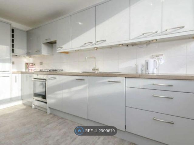 Winterfold Close, London SW19, 2 bed flat to rent, £2,200 pcm | PrimeLocation