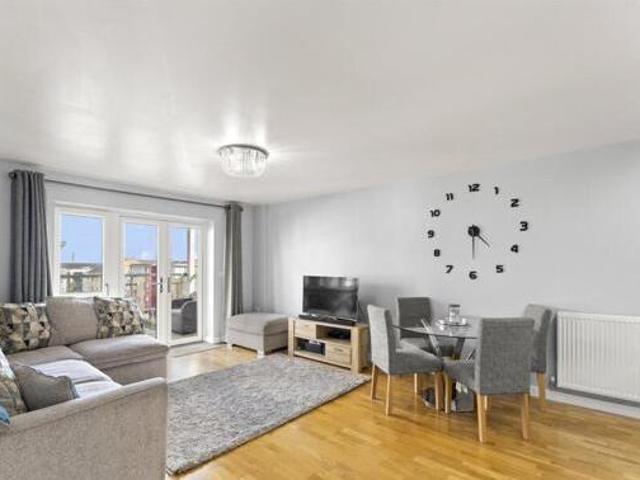 Wintergreen Boulevard, West Drayton, 2 Bedroom Apartment