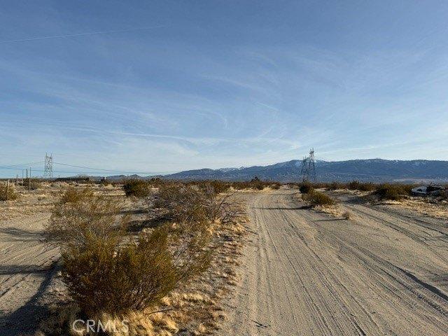 Wintergreen Rd /Holly Rd, Phelan, CA 92371