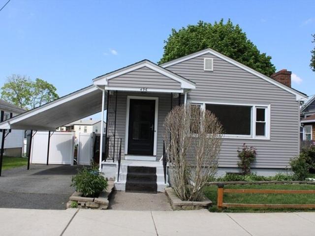 Winthrop St, Winthrop, Home For Sale
