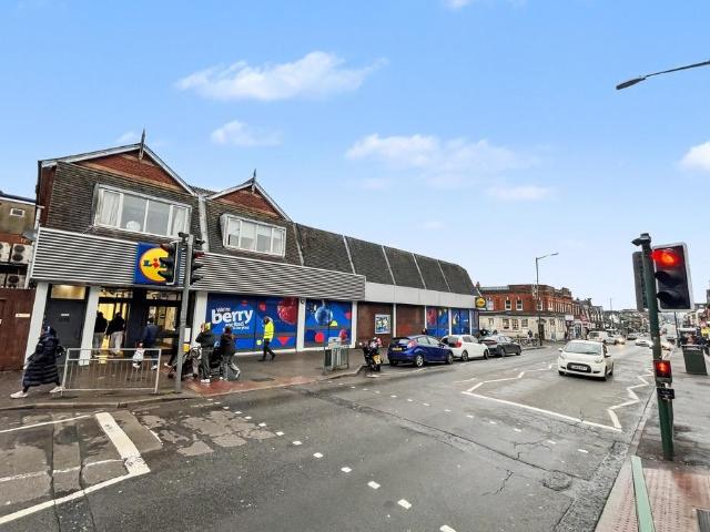 Winton 3 bed flat to rent £1,260 pcm £291 pw