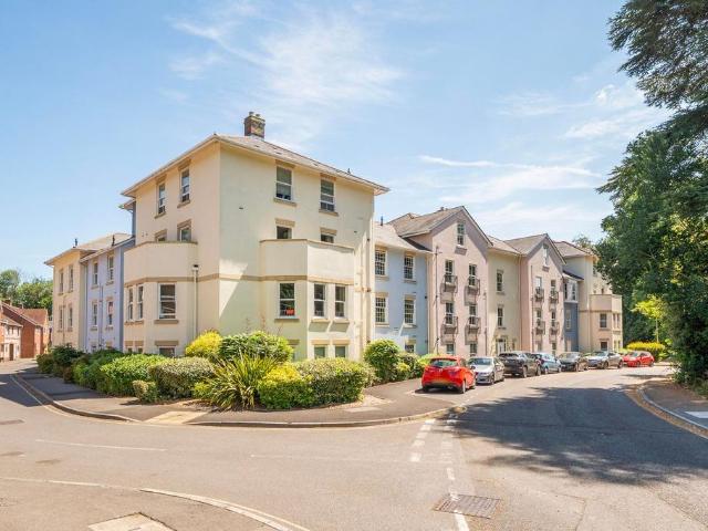 Winton Close, Winchester, SO22 2 bed flat to rent £1,600 pcm £369 pw