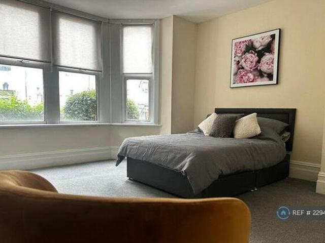 Winton Avenue, Westcliff On Sea, 2 Bedroom Flat