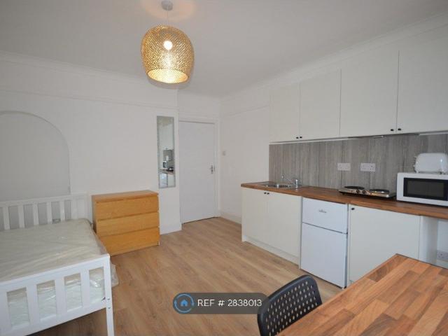 Winton, Bournemouth BH10, Studio to rent, £550 pcm | PrimeLocation