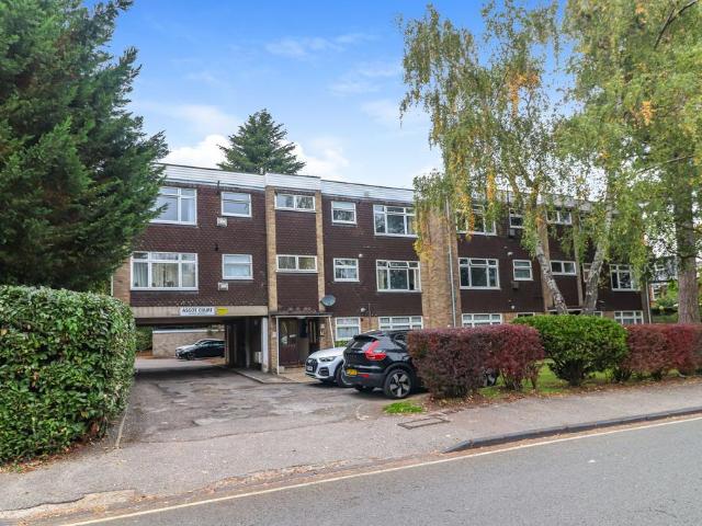 Winton Drive, Croxley Green, WD3 2 bed flat to rent £1,600 pcm £369 pw