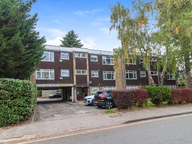Winton Drive, Croxley Green WD3, 2 bed flat to rent, £1,600 pcm | PrimeLocation