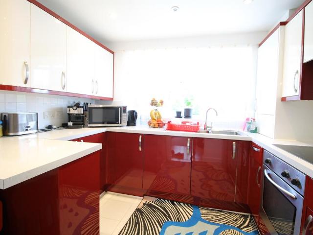 Wincanton Crescent, Northolt UB5 2 bed maisonette to rent £1,650 pcm £381 pw