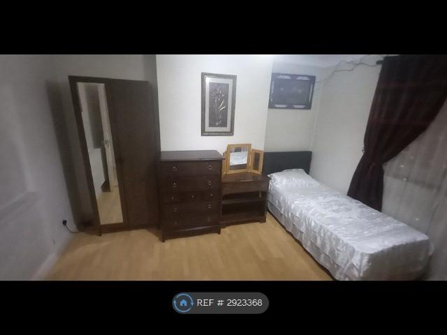 Winchester Close, London SE17, Room to rent, £1,100 pcm | PrimeLocation