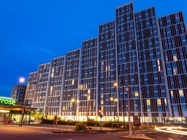 Winchester House, Bond Way, Bracknell RG12, 2 bed flat to rent, £1,500 pcm | PrimeLocation
