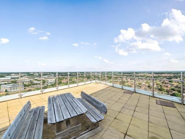 Winchester House, Bracknell RG12 2 bed flat to rent £2,100 pcm £485 pw