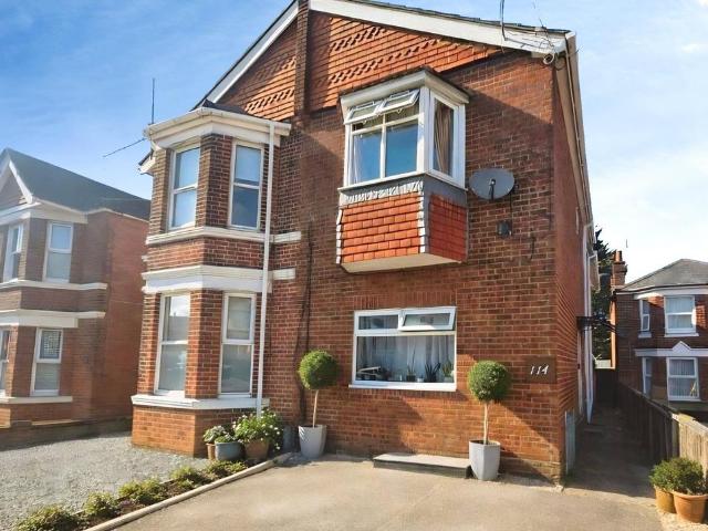 Winchester Road, Hampshire SO16 2 bed flat to rent £1,175 pcm £271 pw