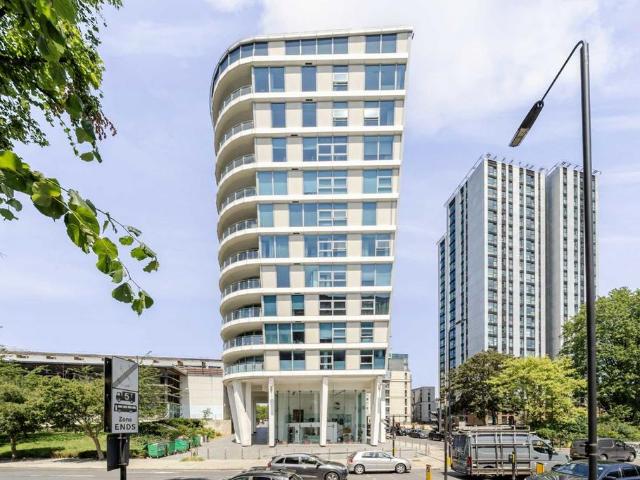 Winchester Road, London NW3 2 bed flat to rent £6,000 pcm £1,385 pw