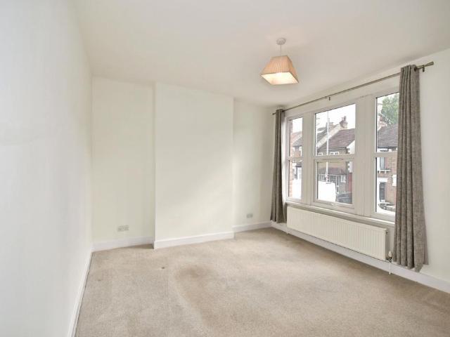 Winchester Road, London E4 1 bed flat to rent £1,325 pcm £306 pw