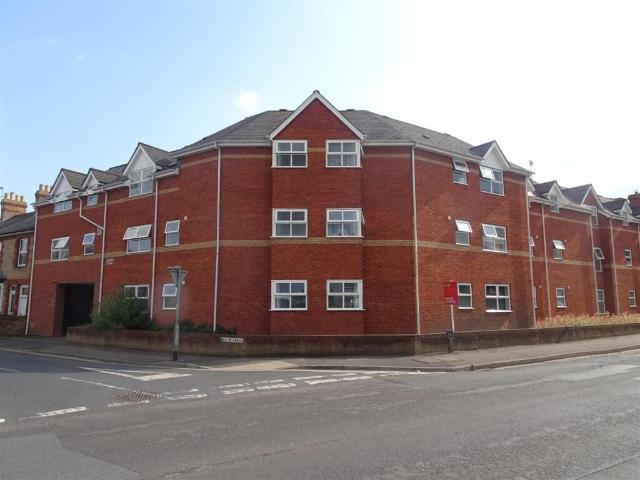 Winchester Street, Taunton TA1, 2 bed flat to rent, £995 pcm | PrimeLocation