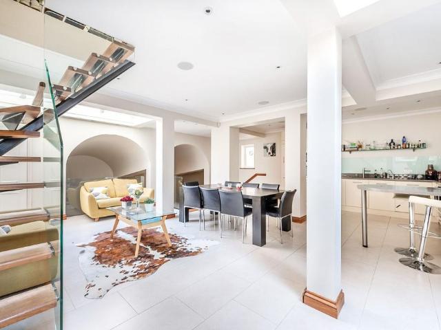 Winchester Street, Westminster. 3 bed house to rent £7,999 pcm £1,846 pw