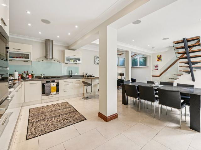 Winchester Street, Abbots Manor SW1V, 3 bed property to rent, £8,000 pcm | PrimeLocation