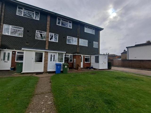 Winchester Street, Farnborough GU14 3 bed maisonette to rent £1,600 pcm £369 pw