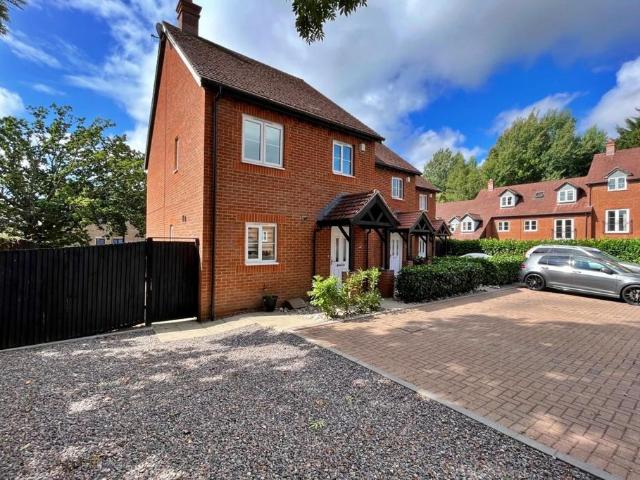 Winchester 4 bed end of terrace house to rent £2,250 pcm £519 pw