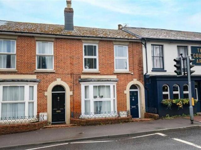 Winchester 5 bed house to rent £4,250 pcm £981 pw