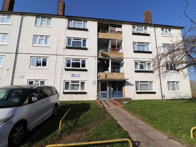 Winchfield Close, Southampton SO19, 3 bed flat to rent, £1,200 pcm | PrimeLocation