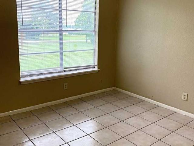 Windchase Apartments 1 Bedroom Apartment for Rent at 1140 Oregon Ave, Beaumont, TX 77705 South Park