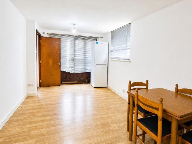 Windermere Avenue, London SW19, 1 bed flat to rent, £1,500 pcm | PrimeLocation