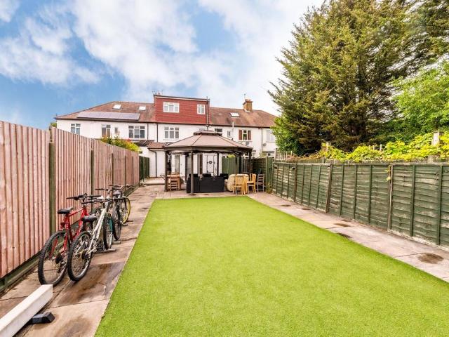 Windermere Avenue, Merton Park. 5 bed terraced house to rent £4,500 pcm £1,038 pw