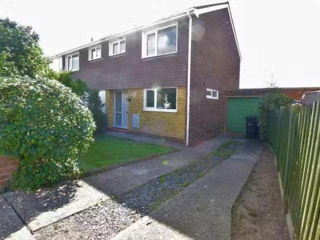 Windermere Avenue Ramsgate CT11 3 bed semi detached house to r.