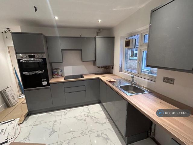 Windermere Crescent, Worthing, BN12 3 bed bungalow to rent £1,950 pcm £450 pw