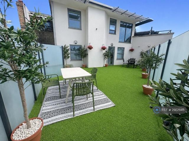 Winders Road, London, SW11 2 bed flat to rent £2,550 pcm £588 pw