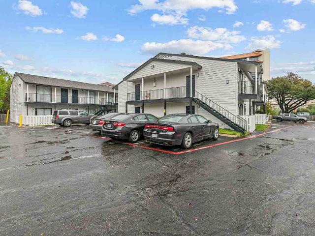 Winding Way on Emily in the Heart of Dallas Studio Apartment for Rent at 1300 Emily St, Dallas, TX 75203