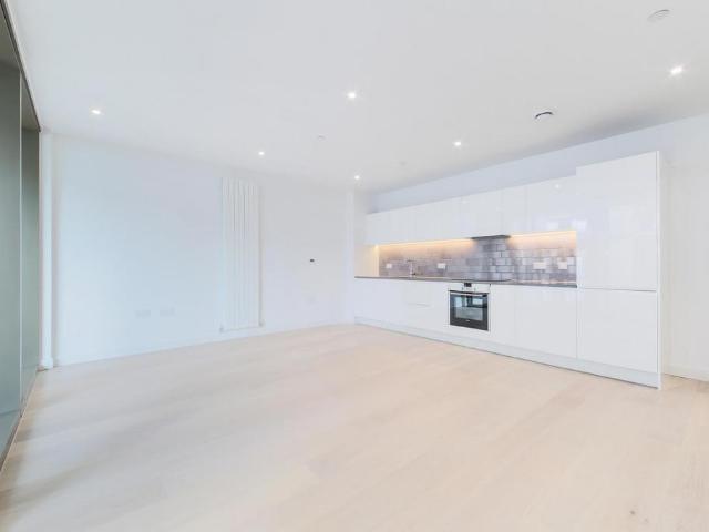 Windlass House, Royal Wharf, London, E16 2 bed apartment to rent £2,700 pcm £623 pw