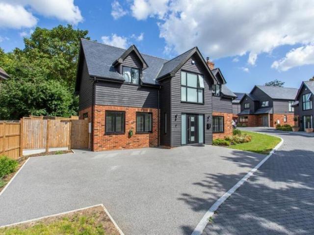 Windmill View Birchington CT7 4 bed detached house £2,500 pc.