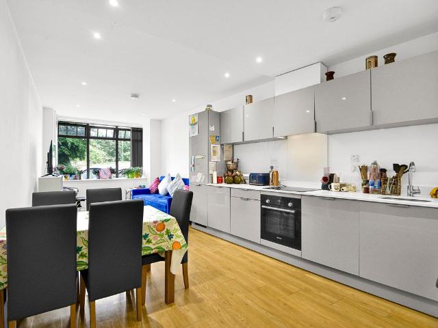Windmill Avenue, Fitzwilliam House UB2, 2 bed flat to rent, £1,850 pcm | PrimeLocation