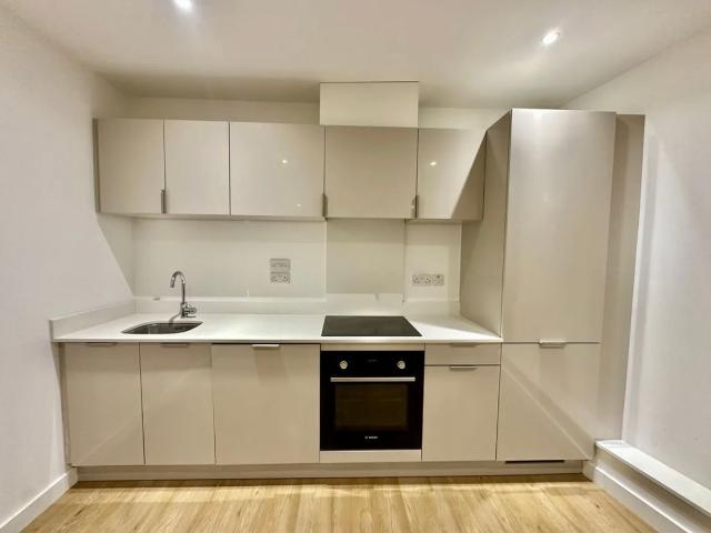 Windmill Avenue, Southall, London UB2, Southall, 3 bed flat to rent, £2,350 pcm | PrimeLocation