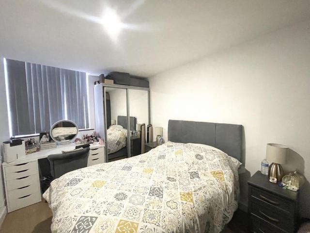 Windmill Avenue, Southall, UB2 1 bed flat to rent £1,600 pcm £369 pw