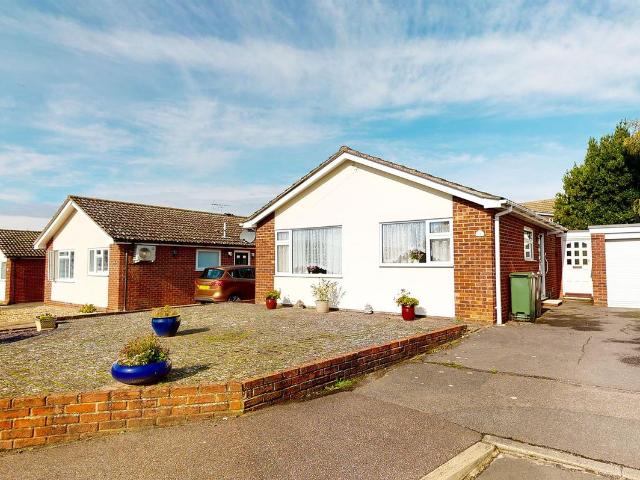 Windmill Fields, Coggeshall, Colchester CO6, 2 bed bungalow to rent, £1,400 pcm | PrimeLocation