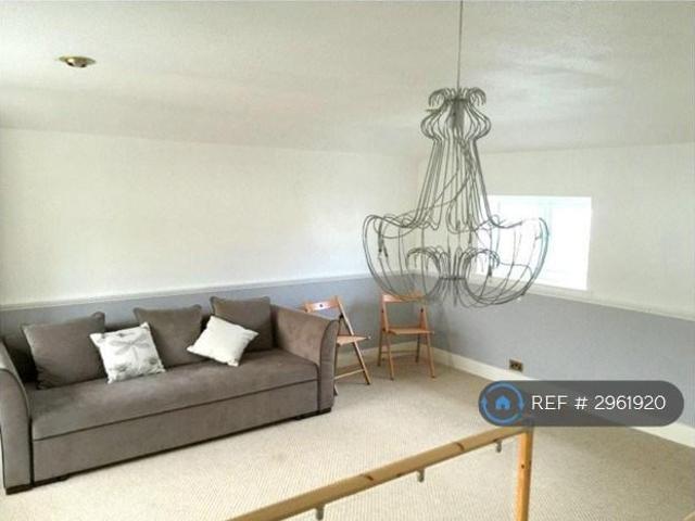 Windmill Lane, Greenford, UB6 2 bed flat to rent £1,750 pcm £404 pw