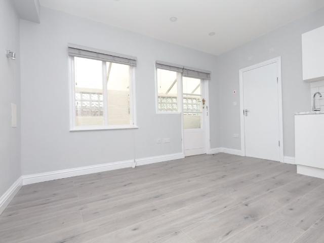 Windmill Lane, Greenford UB6, Studio to rent, £1,000 pcm | PrimeLocation